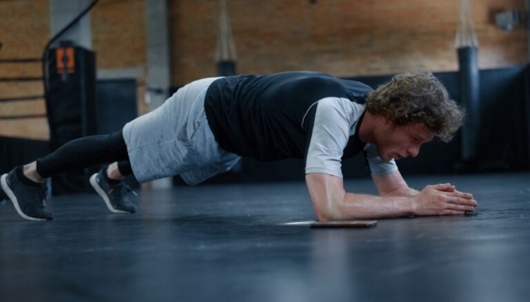 Captains Chair Exercise - Top 7 Variations to Transform Your Abs - Move ...