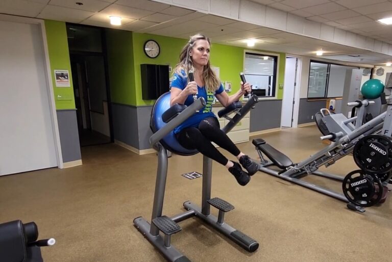 Captains Chair Exercise - Top 7 Variations to Transform Your Abs - Move ...